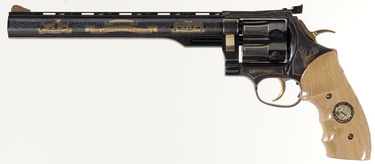 DAN WESSON Deer Hunter .44 Mag. Deluxe Trophy For Sale - Price and Used ...